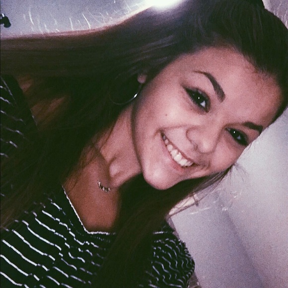 Mikaila's Closet (@mikaillaa) | Poshmark